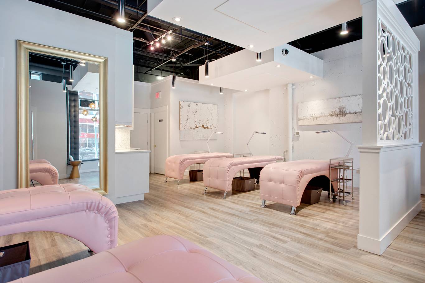 About Us | Lola Lash Bar